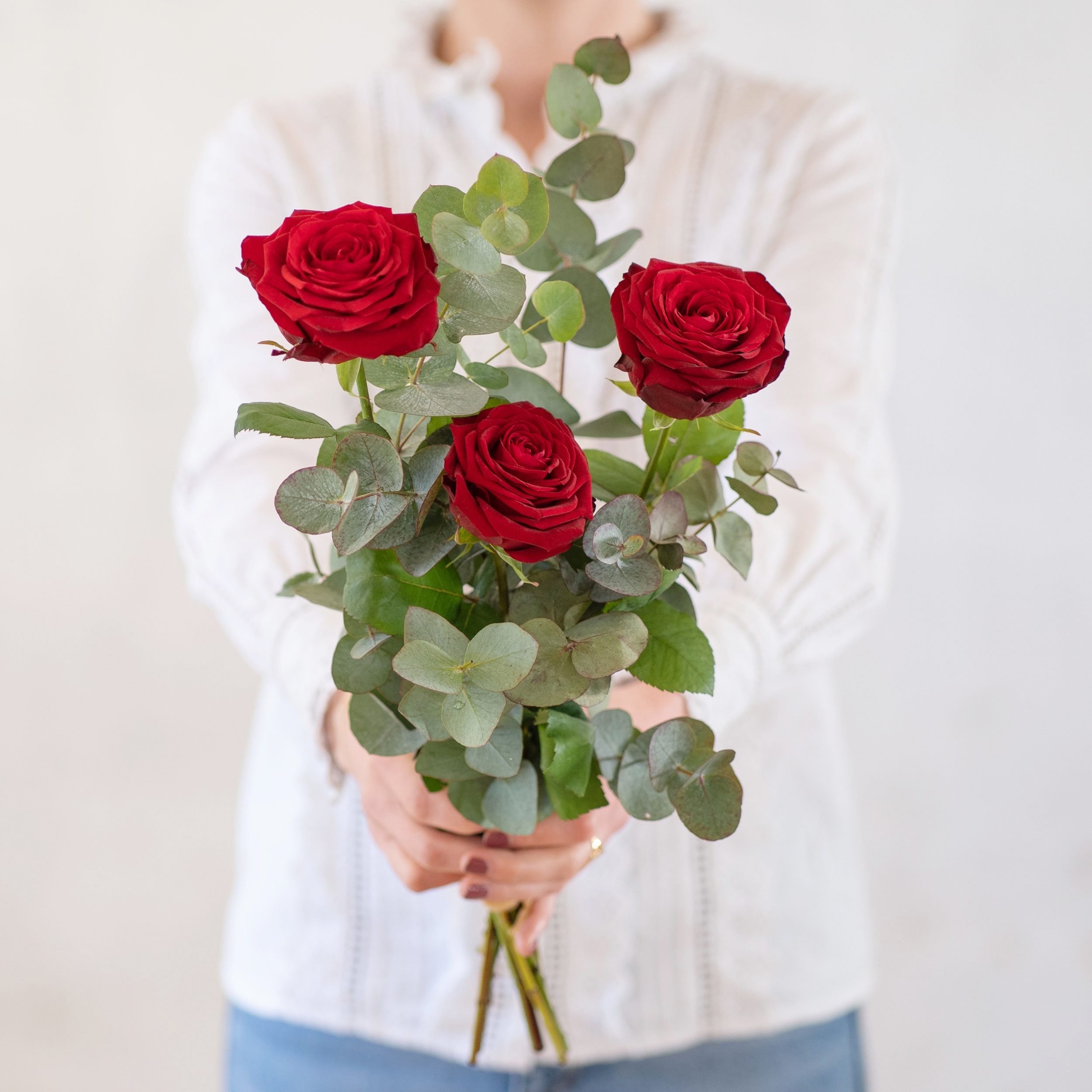 3 rosas rojas de tallo largo | Interflora