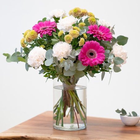 Ramos de flores para tu pareja con entrega a domicilio | Interflora